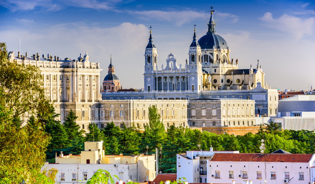 لیدر مادرید |رزرو آنلاین تور لیدر مادرید و مترجم مادرید و راهنمای محلی ...